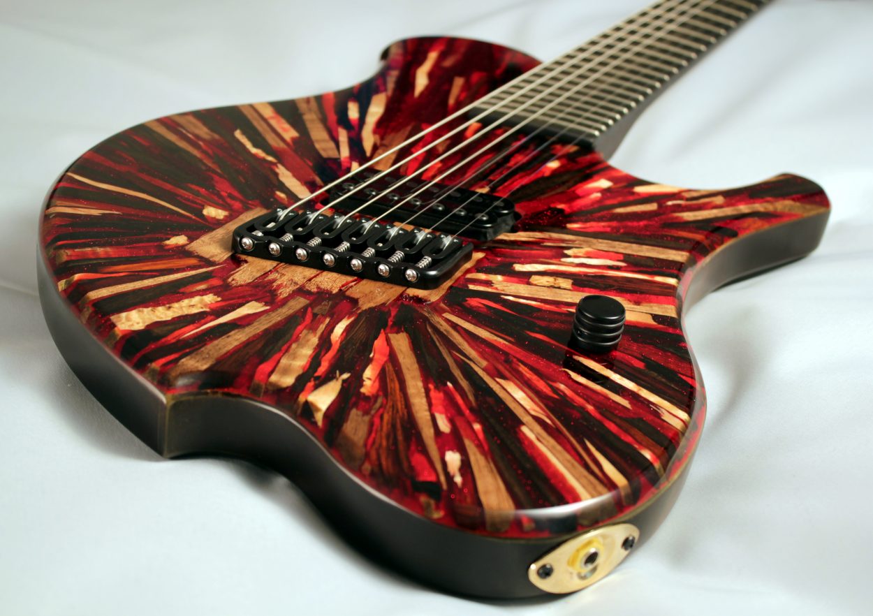 Miten sähkökitarat syntyvät? Mika Ruotsalainen ja Ville Mattila ...