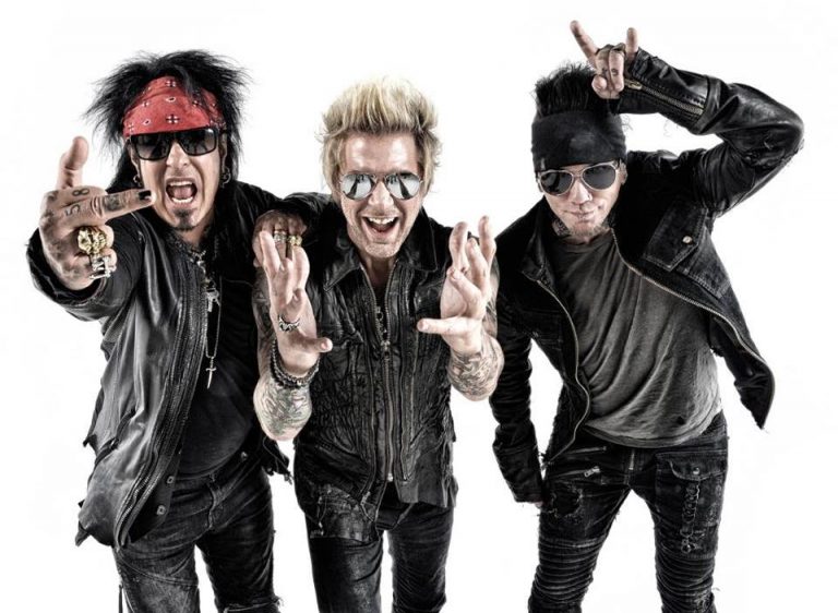 Sixx:A.M. muistuttaa huumeiden vaaroista kerronnallisen "X-mas in Hell ...