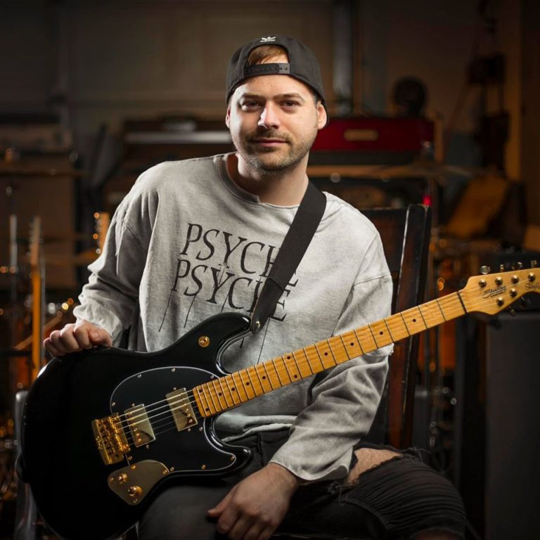 YouTube-muusikko Jared Dines julkaisi 20 minuuttia kitarashreddausta ...