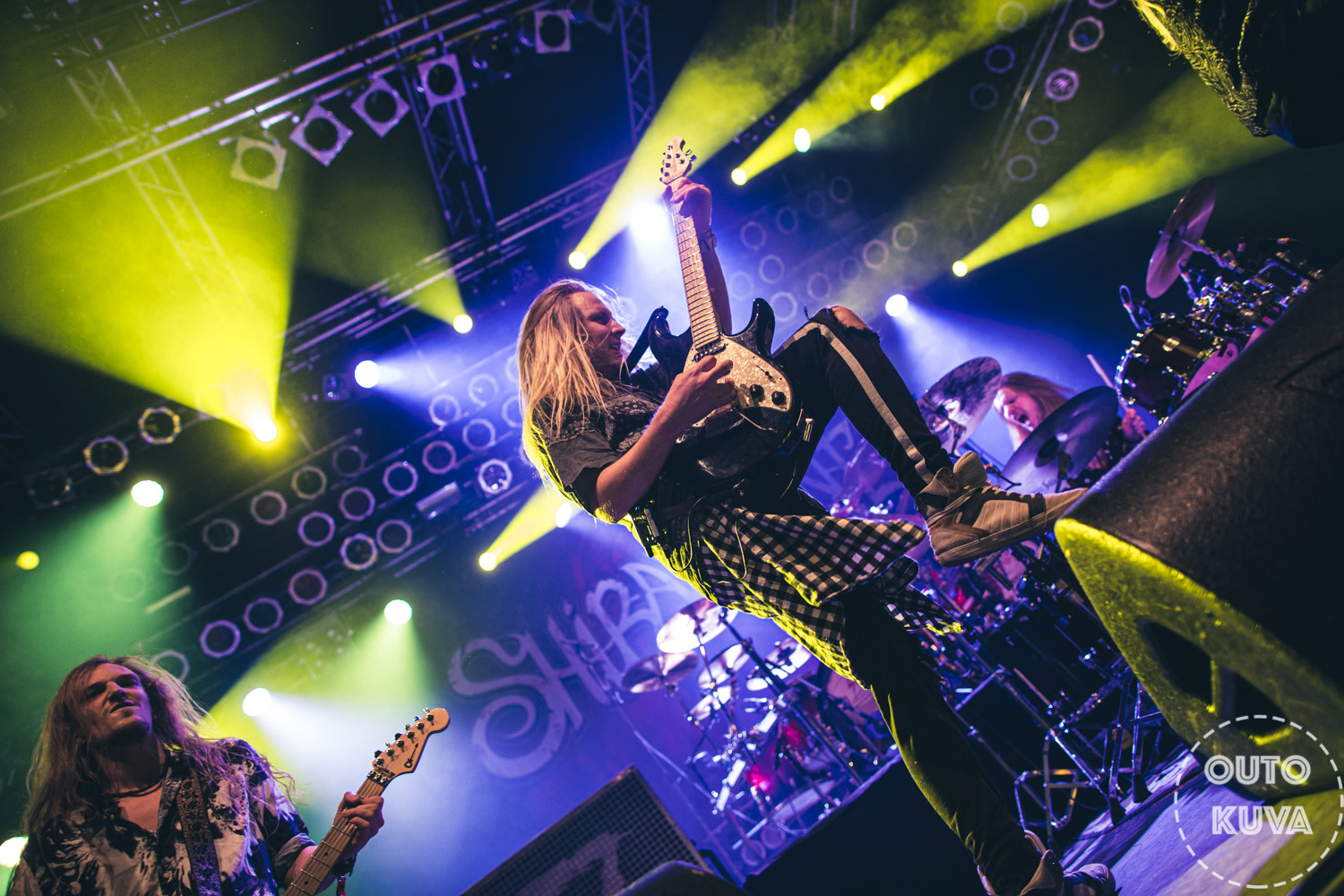 Shiraz Lane hemmottelee rock-kansaa julkaisemalla päivitetyn version ...