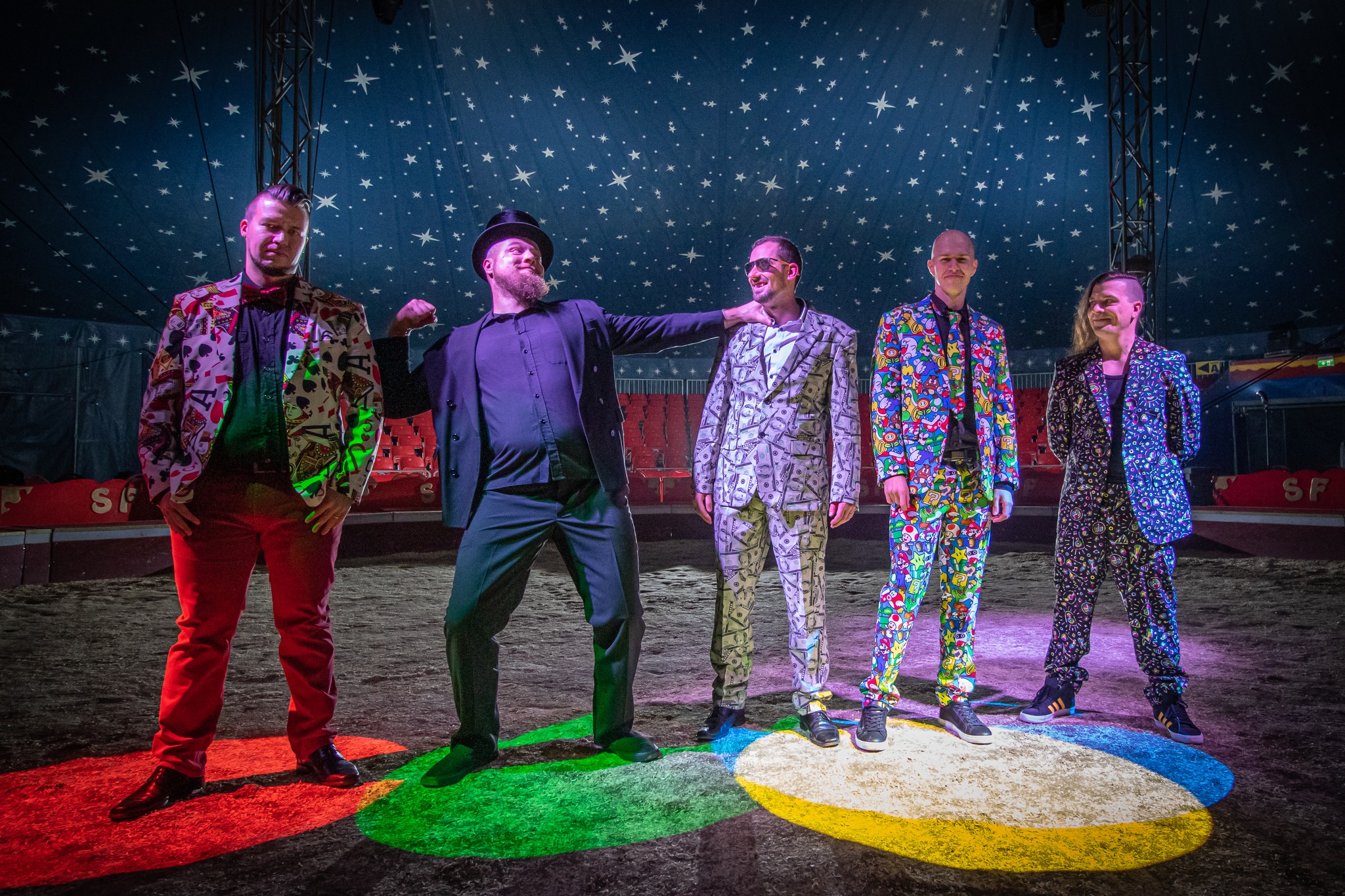 Metalcorea ja elektronista musiikkia sekoitteleva kotimainen Carnival ...