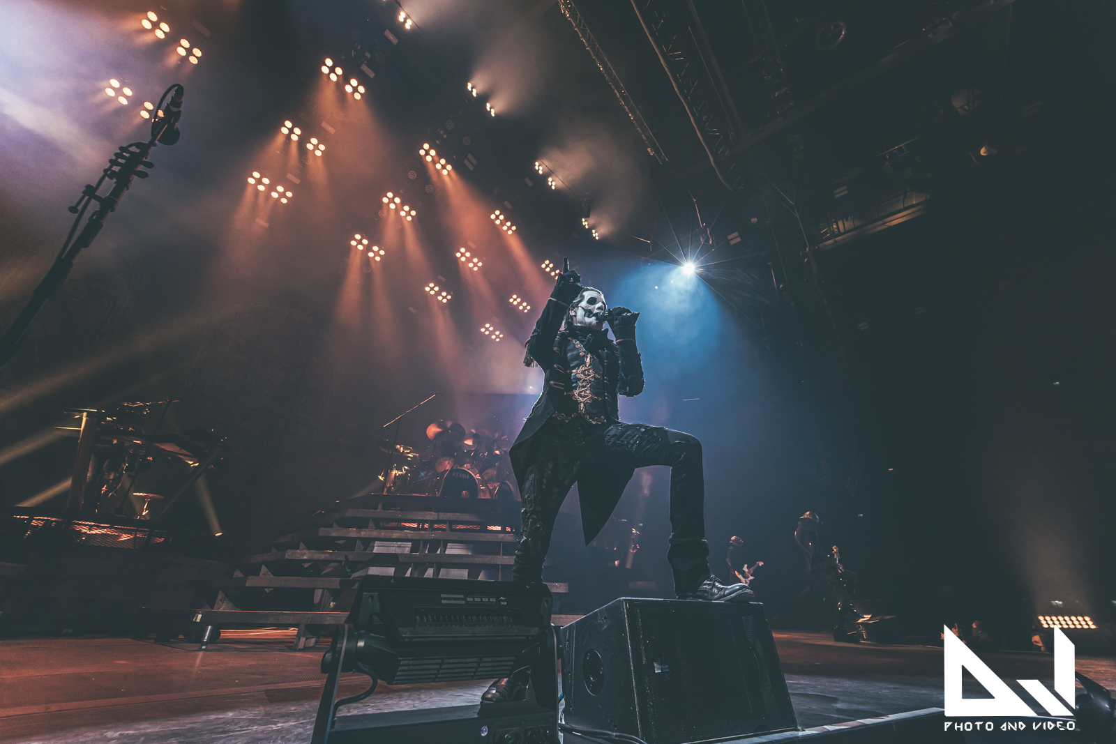 Paholaisen popparit – Ghost Tampereen Nokia Areenalla - KaaosZine