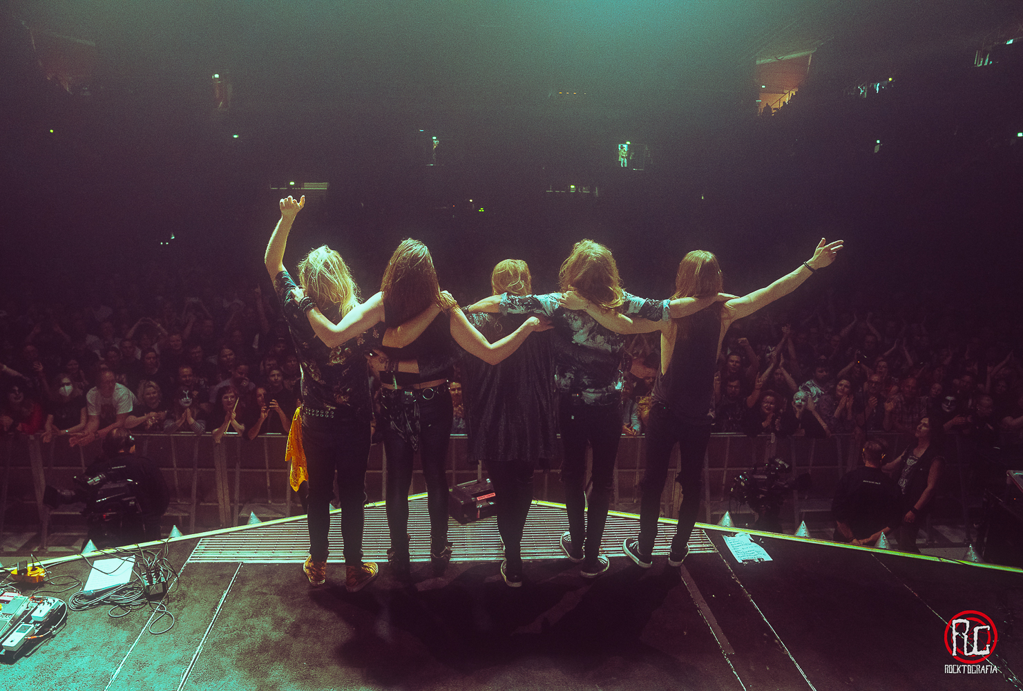 Shiraz Lane juhlii "Forgotten Shades Of Life" -albumia Knotfestissä ja ...