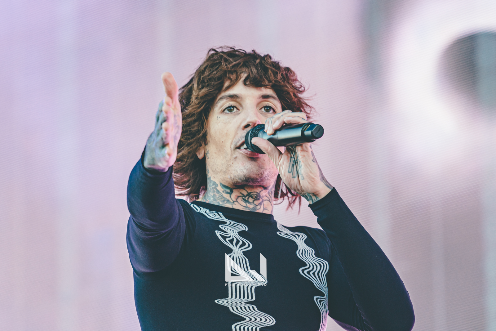 Bring Me The Horizonin Jordan Fish selittää miksi yhtye aikoo säästää ...