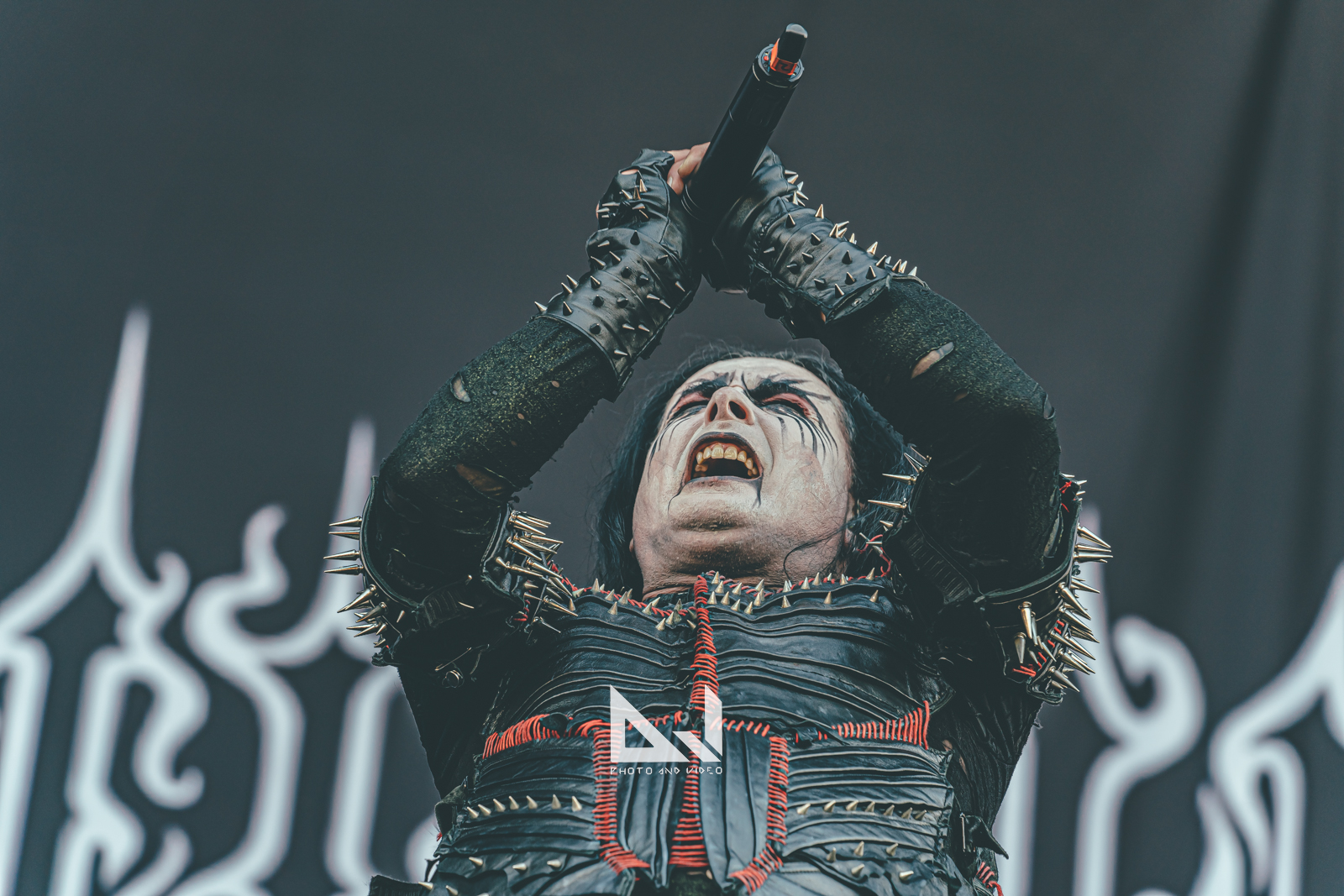 Cradle Of Filthin Dani Filth lyttää striimauspalvelut: "Spotify on ...