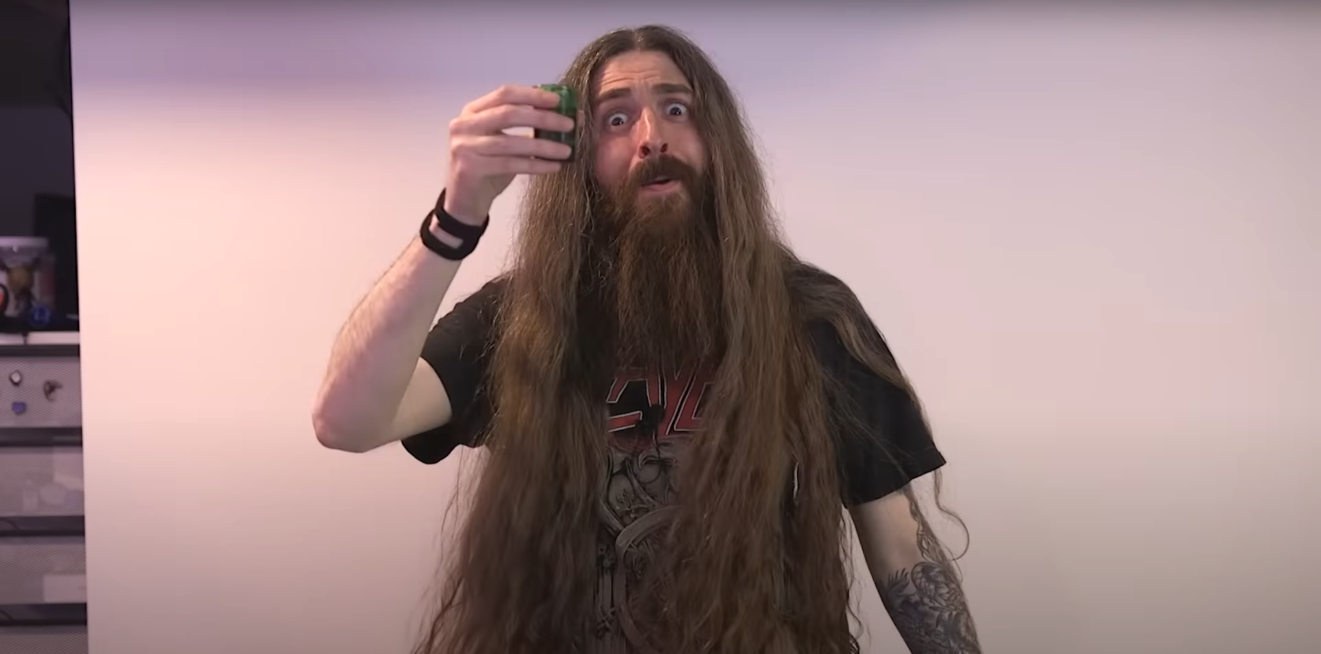 Kuinka onnistuu Painkillerin intro useamman viskishotin jälkeen? Rumpali otti asiasta selvää ...