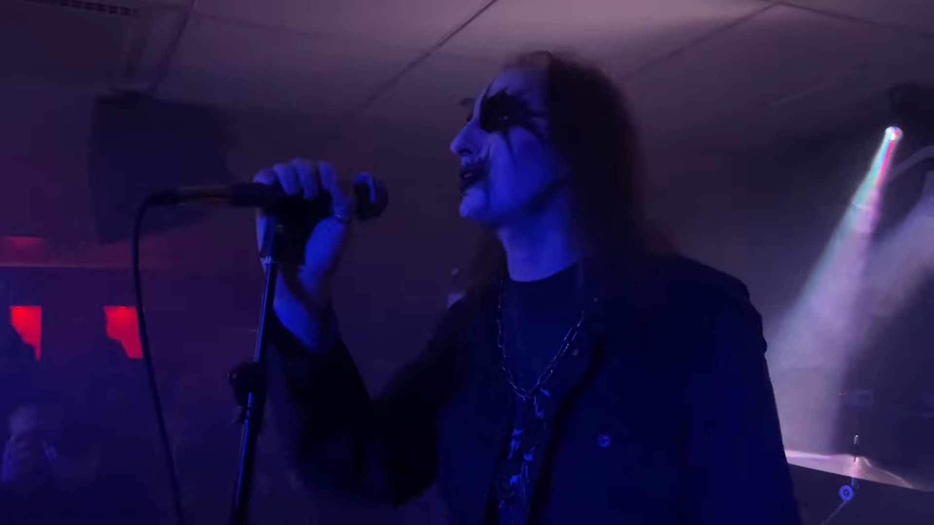 Mayhemin edesmennyttä laulajaa Per Yngve “Dead” Ohlinia juhlistettiin ...