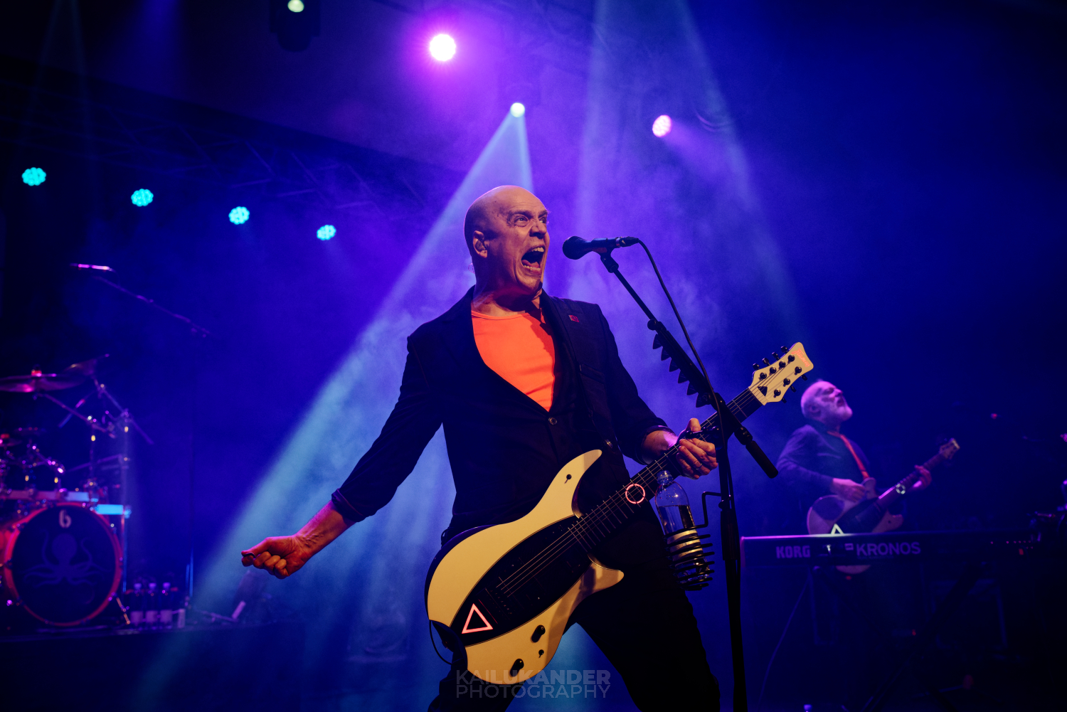 Devin Townsend julkaisee elokuussa "Devolution Series #3 - Empath Live ...