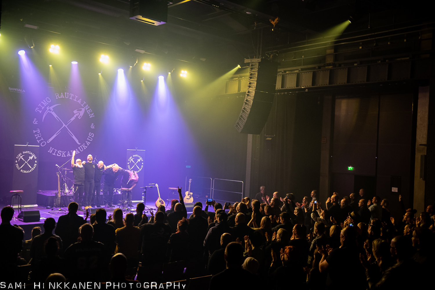 Trio Niskalaukauksen akustinen tunnelmointi Turun Logomossa - Katso ...