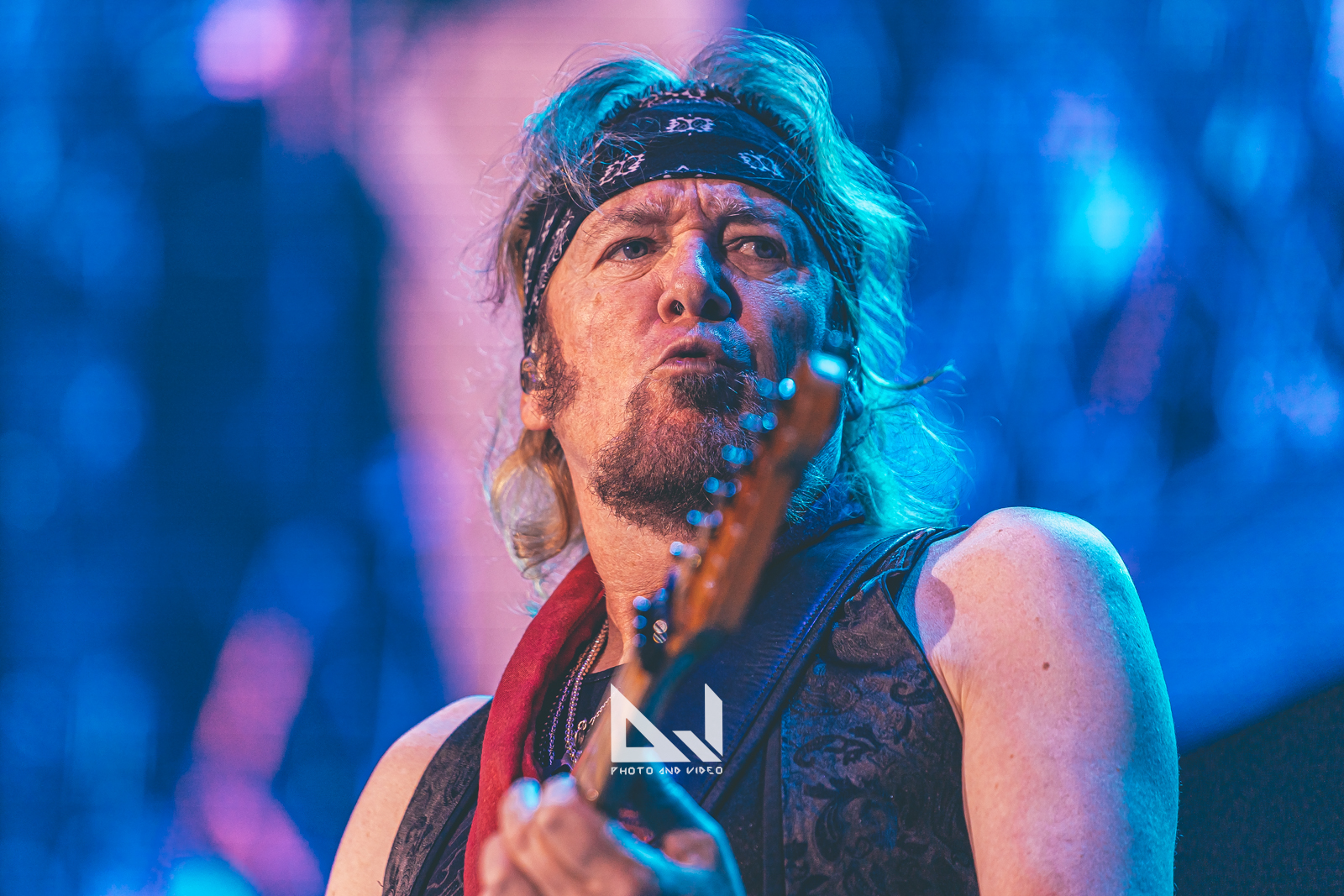 Iron Maidenin Adrian Smith menetti kotinsa Los Angelesin maastopaloissa ...