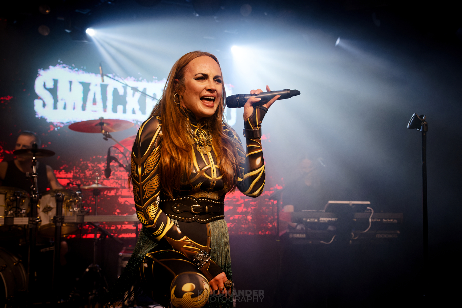 "Sehän on tietynlaista terapiaa": videoraportti Smackboundin keikalta ...