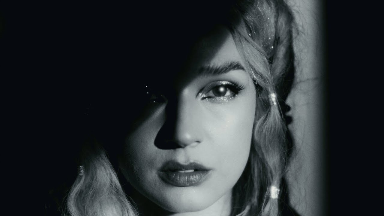 Poppy julkaisi uuden kappaleensa "Hard" - KaaosZine