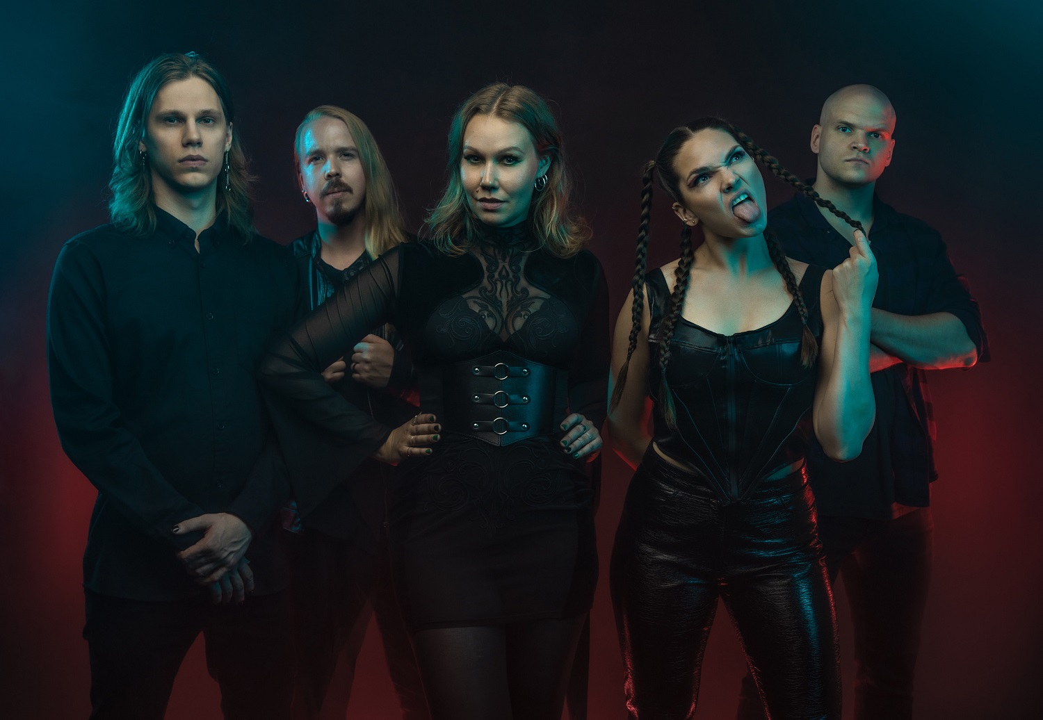 IKINÄ raivasi tien metalliseen ytimeensä – uusi single nyt ulkona ...