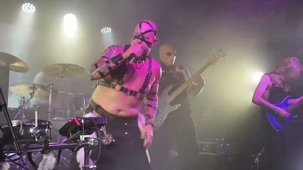 Slipknotin entinen laulaja Anders Colsefni esitti bändin ...