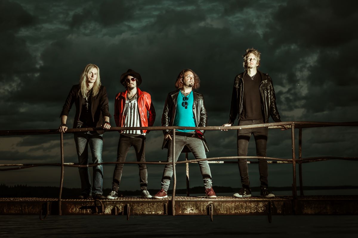 20 vuotta rockin ilosanomaa soittanut White Flame jättää huomenna ...