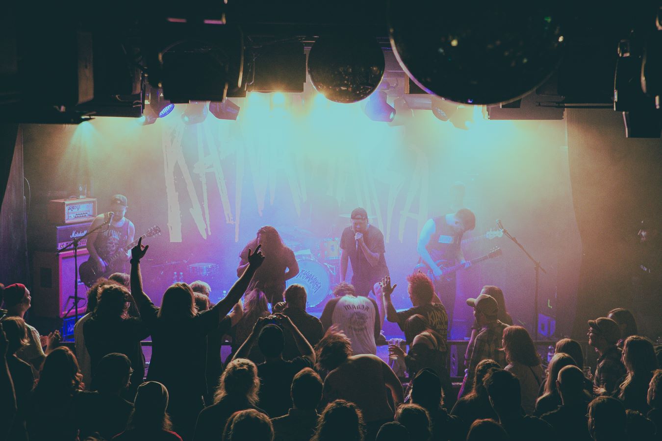 Uusi rakkauden ja kapinan yhdistävä Love Is Punk -klubi valtaa keväällä ...