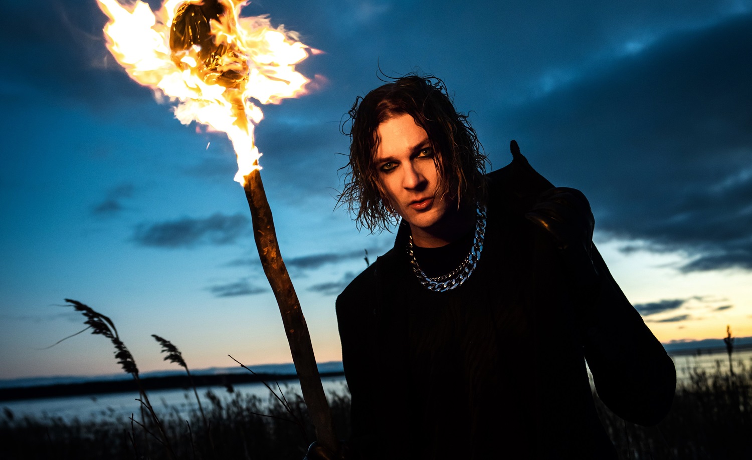 Blind Channelin Joel Hokka Sentencedin kimpussa: Näin laulajalta taipuu tulkinta "No One There ...