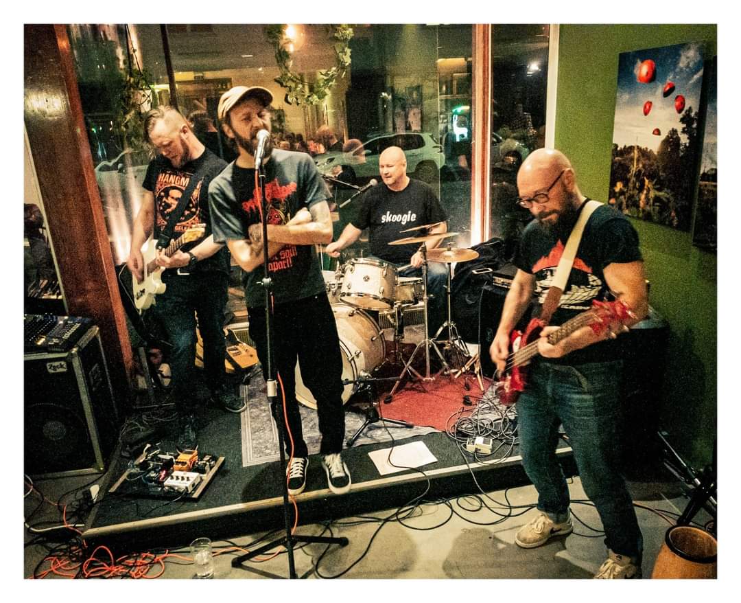 Hygienia ja Moraalin uusi albumi "Kaikenlaista harmia" nyt julki ...