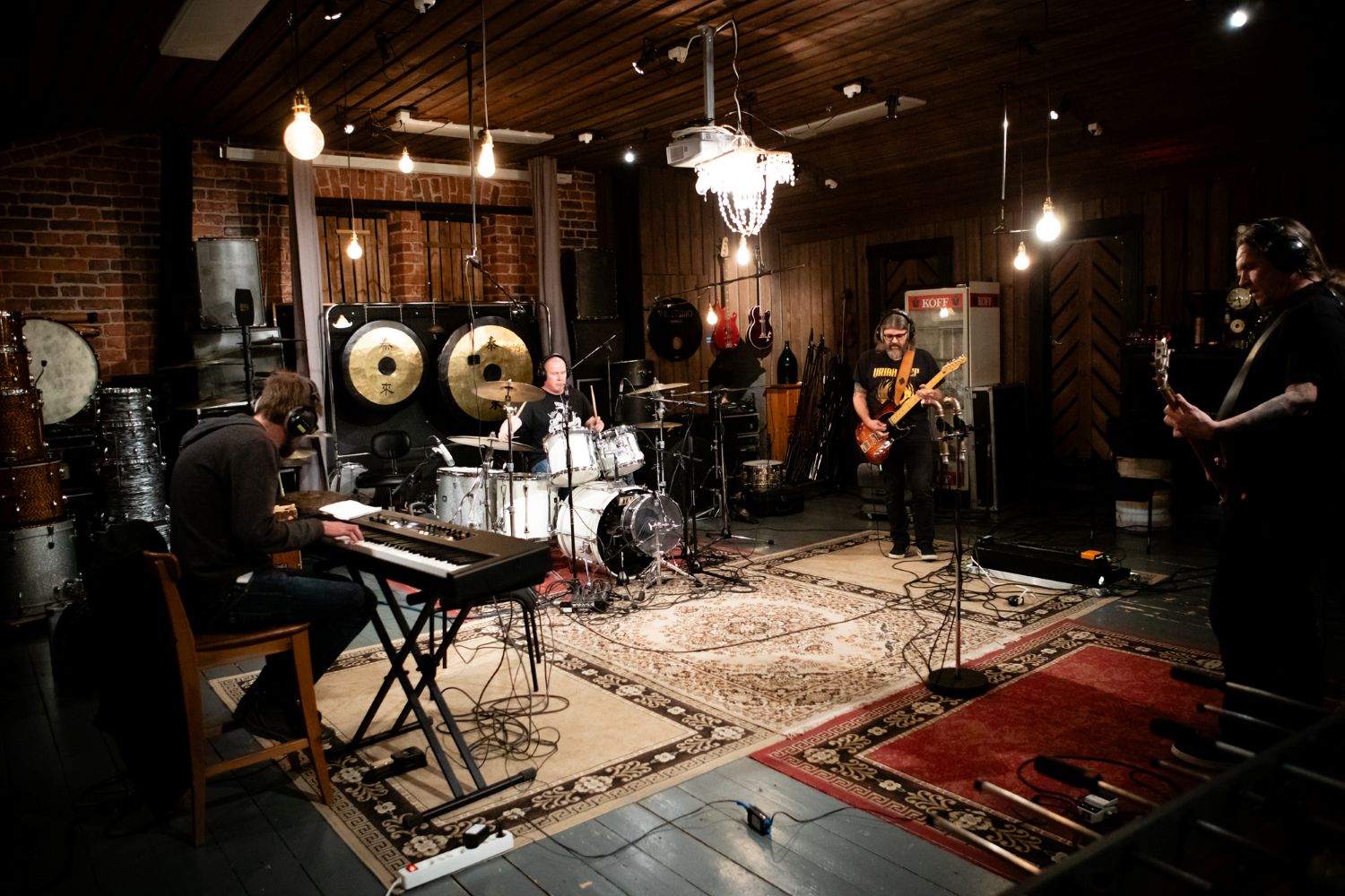 Kappalaiset julkaisi debyyttilevyn "Pajatso" - KaaosZine